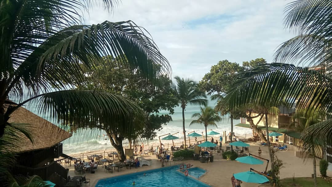 Seychelles hotel 4 stars - Coral Strand Hotel on Beau Vallon beach